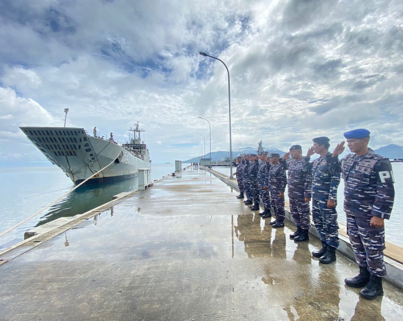 TNI ANGKATAN LAUT LANAL RANAI MERFLUG KRI TELUK LAMPUNG-540 DALAM ...